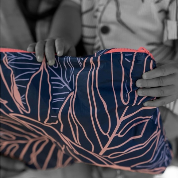 ALOHA Collection | Bags | Nwt Limited Edition Uluwehi Keaukaha Aloha ...
